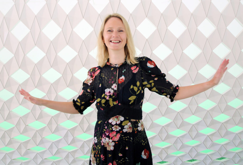 Nominert til Årets verk 2022: "The Elephant Bird" av Therese Birkelund ...